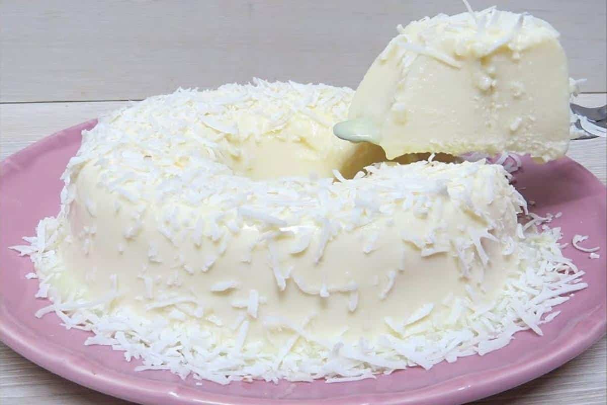Pudim de coco super cremoso derrete na boca e é irresistível