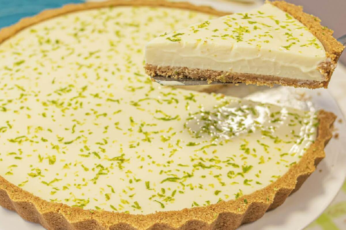 Torta de limão bem cremosa e refrescante chega a derreter na boca em ...