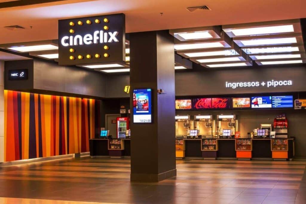 Com alto luxo, cinema do Outlet Catarina em São Roque, Cineflix entra ...