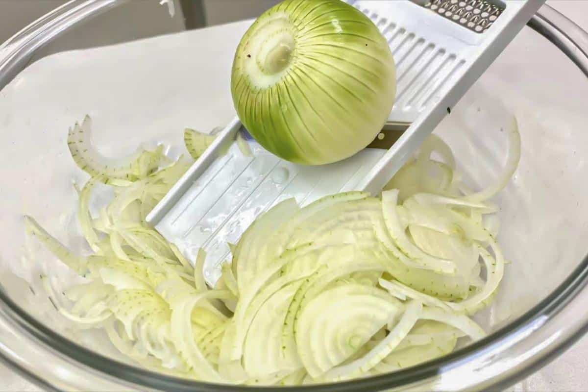 Como fazer salada de cebola para acompanhar o churrasco