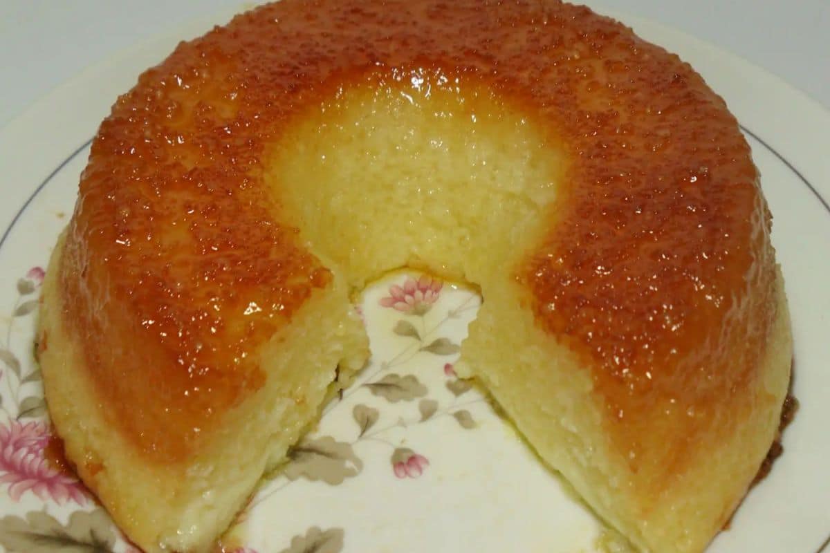 Pudim de tapioca cremoso com ingredientes versáteis