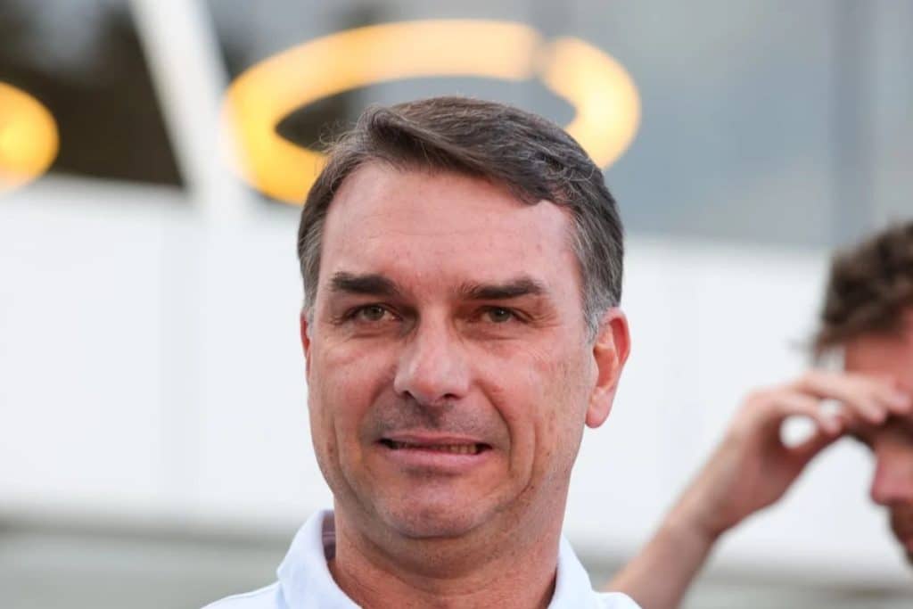Bolsonaro escreve carta confirmando que filho, Flávio Bolsonaro, será ...