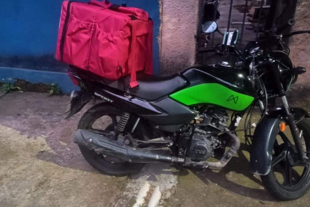 Motoboy tem moto furtada durante a madrugada em São Roque e pede ajuda