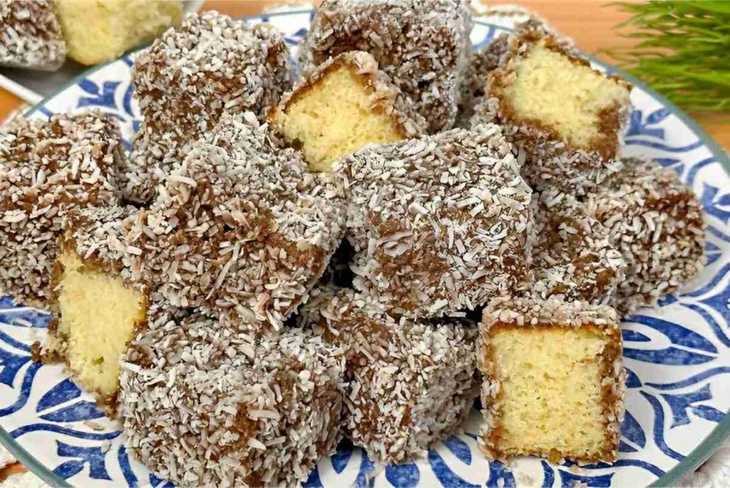 Bolo de baunilha com prestígio, bolo diferente e delicioso